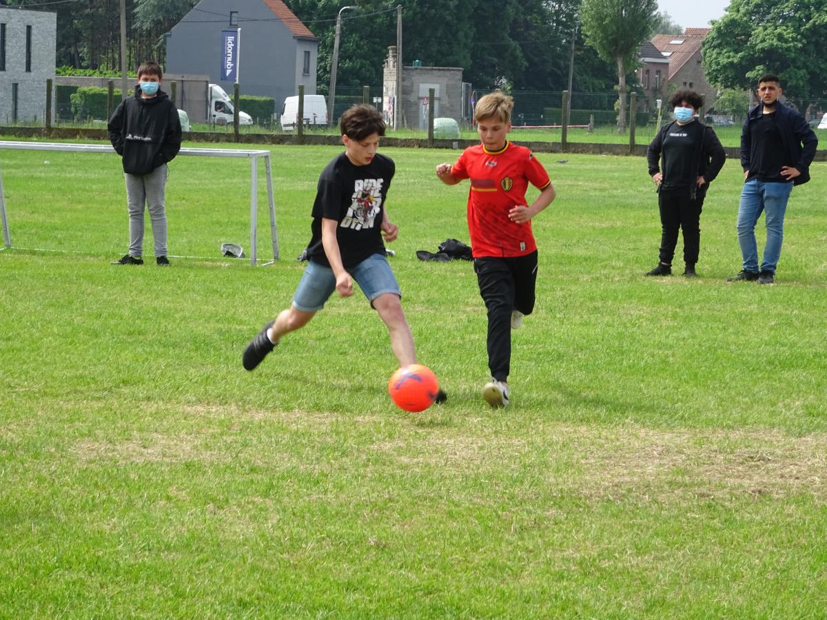 Fotoalbum EK voetbal op campus De Brug: klassencompetitie! - EDUGO
